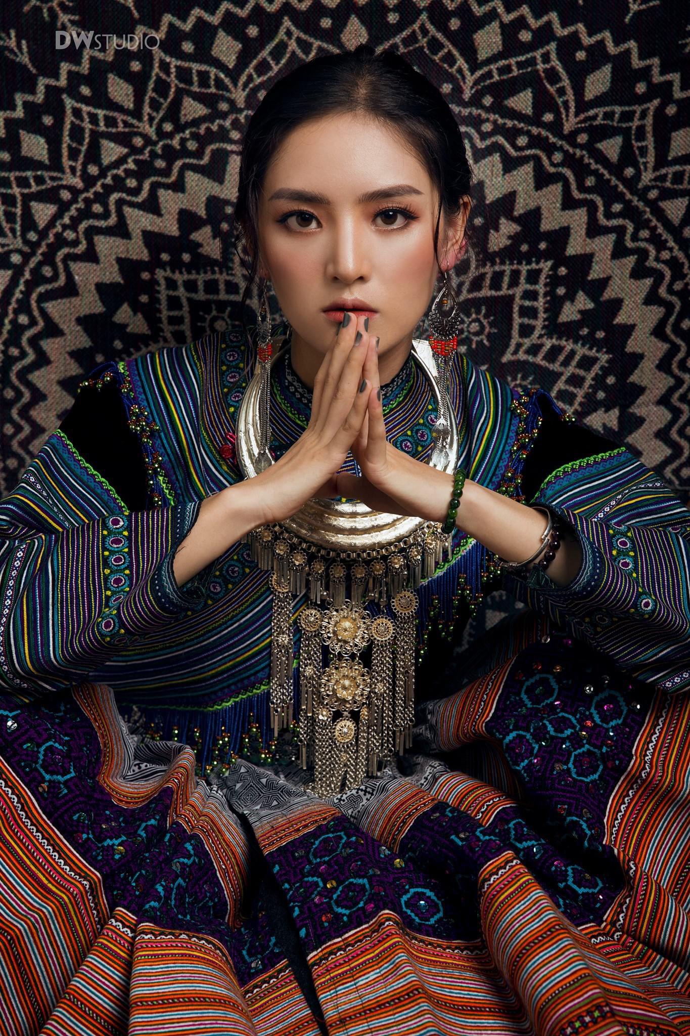 The beauty of H'mong people traditional fabric. Photo by Trần Sơn. | Scrolller