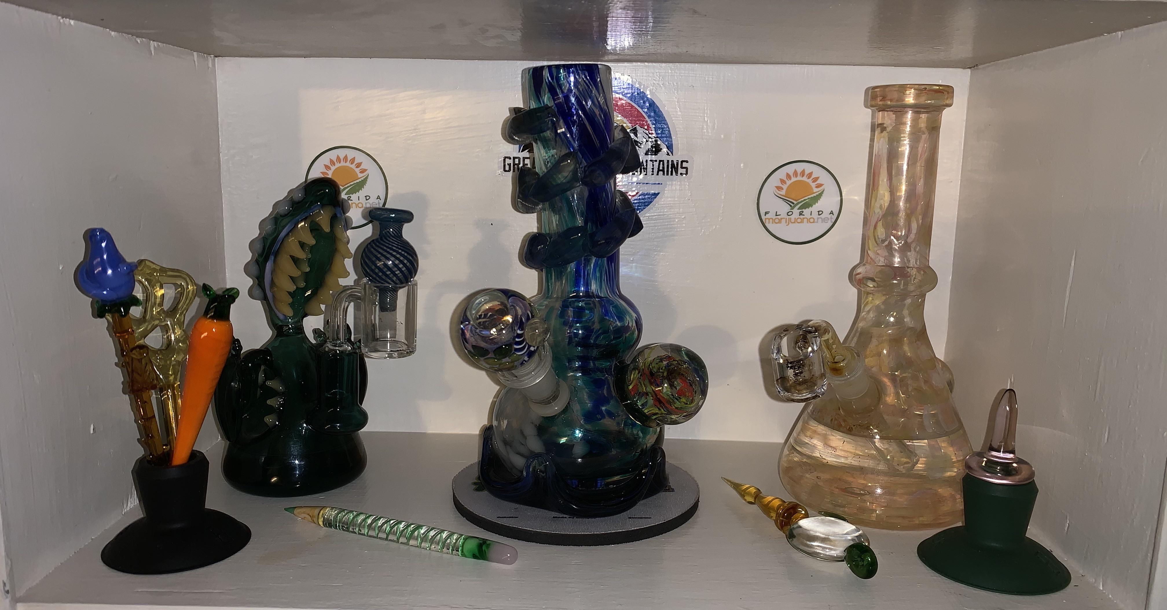 The beginning of my Glass Gang collection 😄super pleased 🤗💚this doesn’t even show the dab mats ...