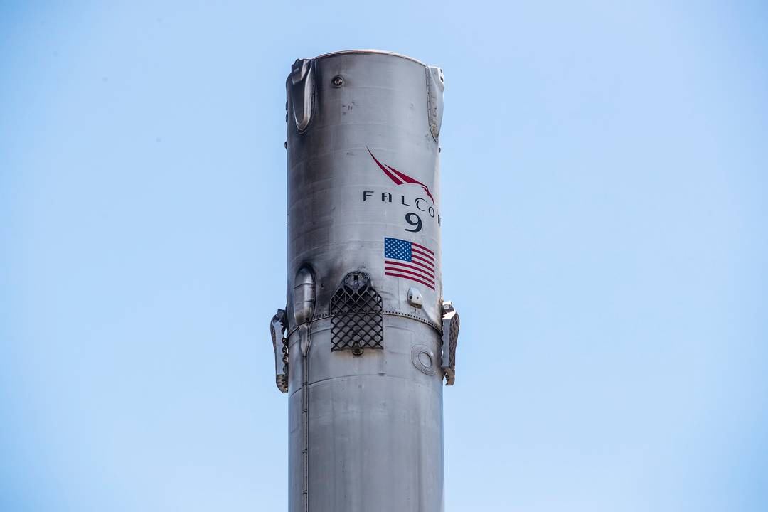 The charred upper portion of a recovered SpaceX Falcon 9 first stage [3000x2000] | Scrolller