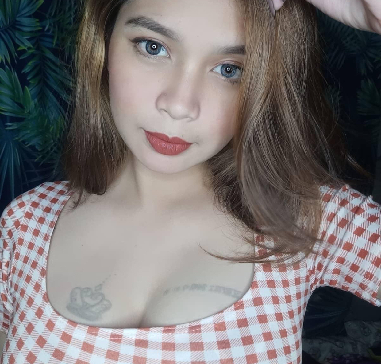 The Crown | Scrolller