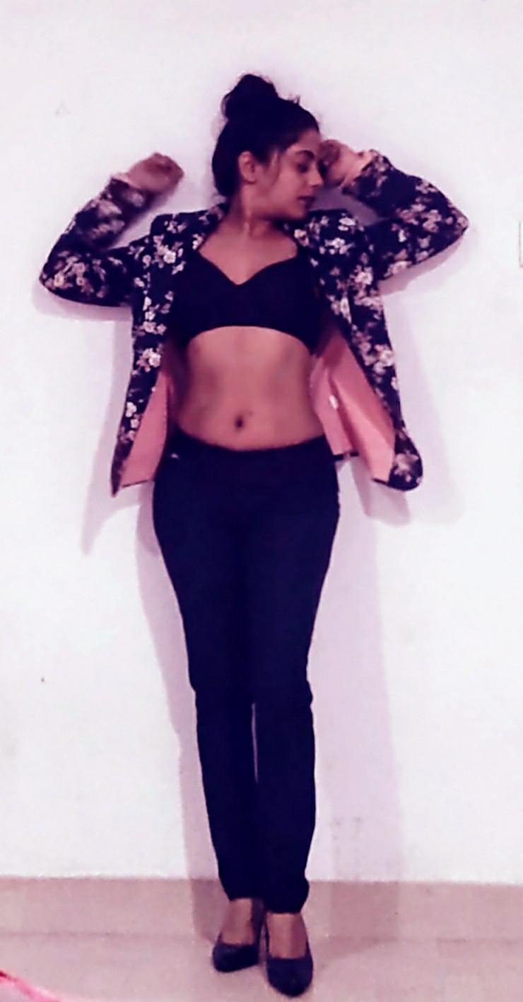 The curves... Uff | Scrolller