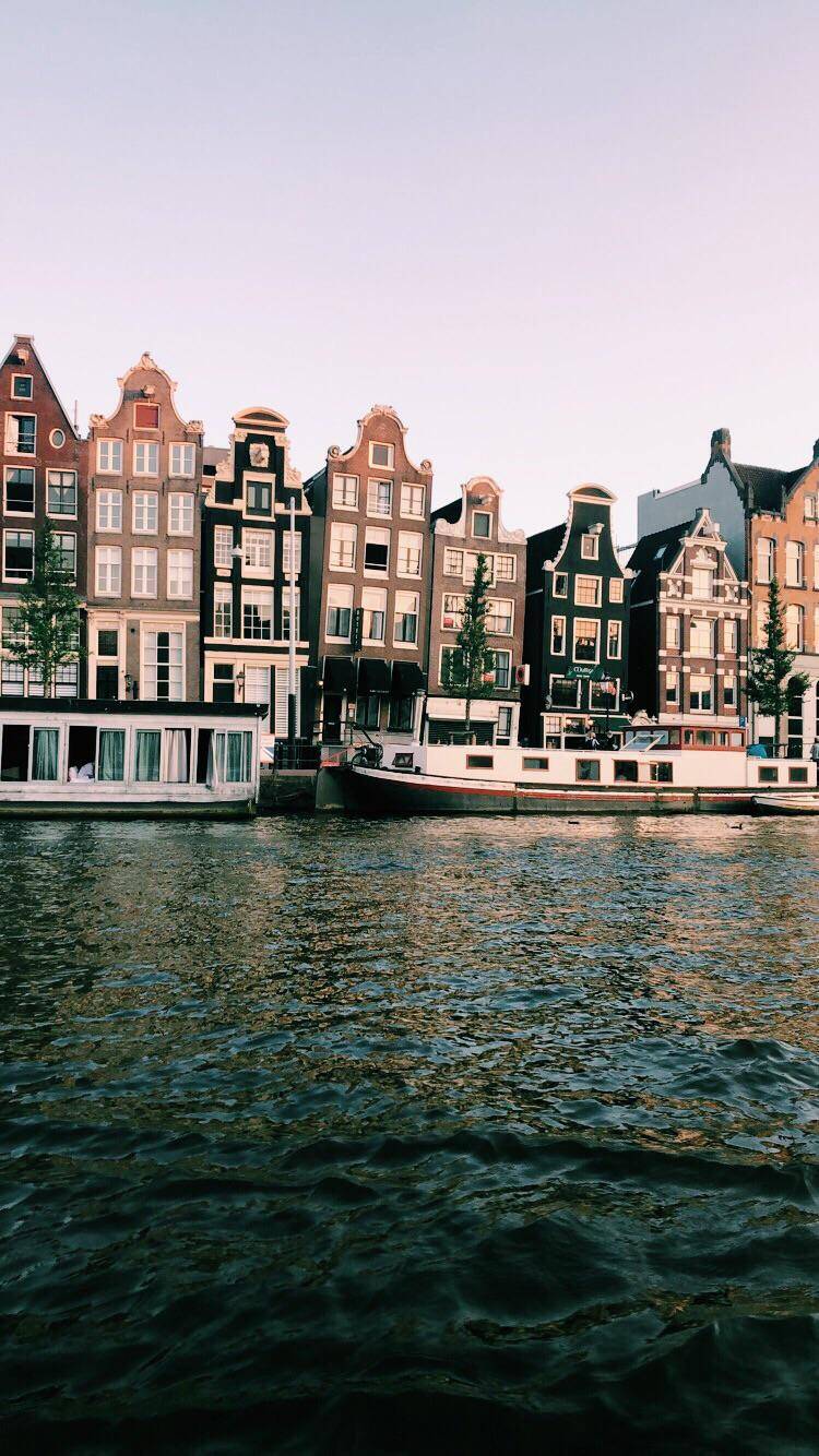 The Dancing Sisters | Scrolller