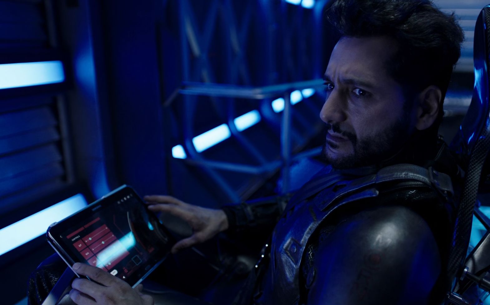 [The Expanse] Piloting spaceship through photo gallery on a Samsung tablet | Scrolller