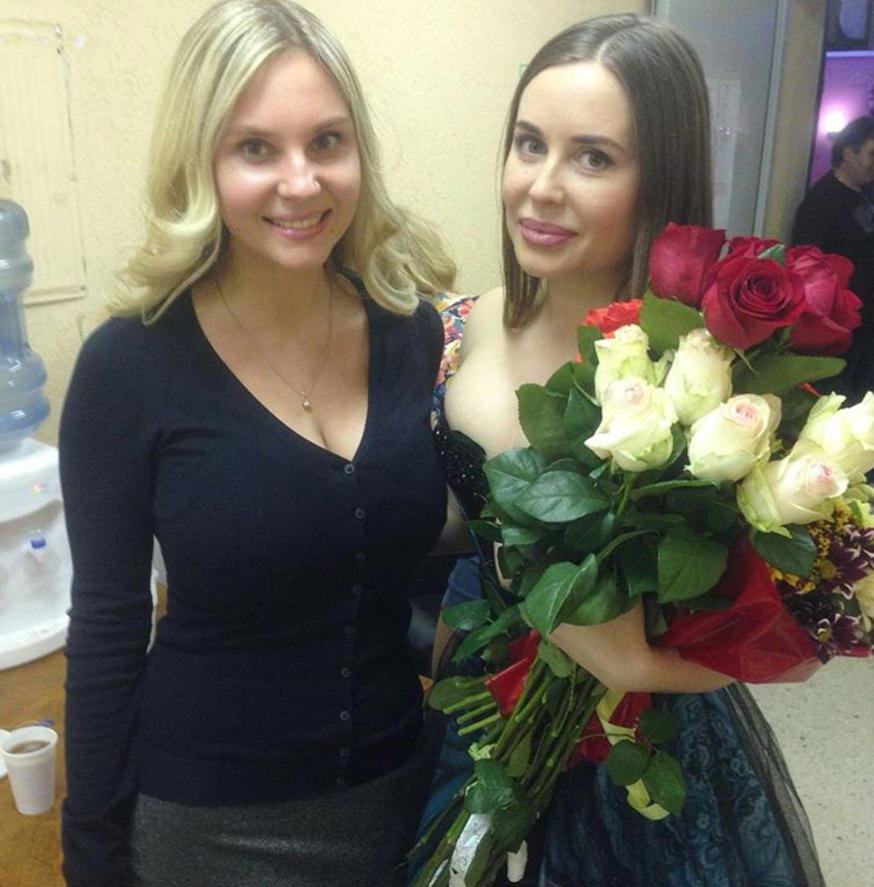 The girl in the office next door | Scrolller