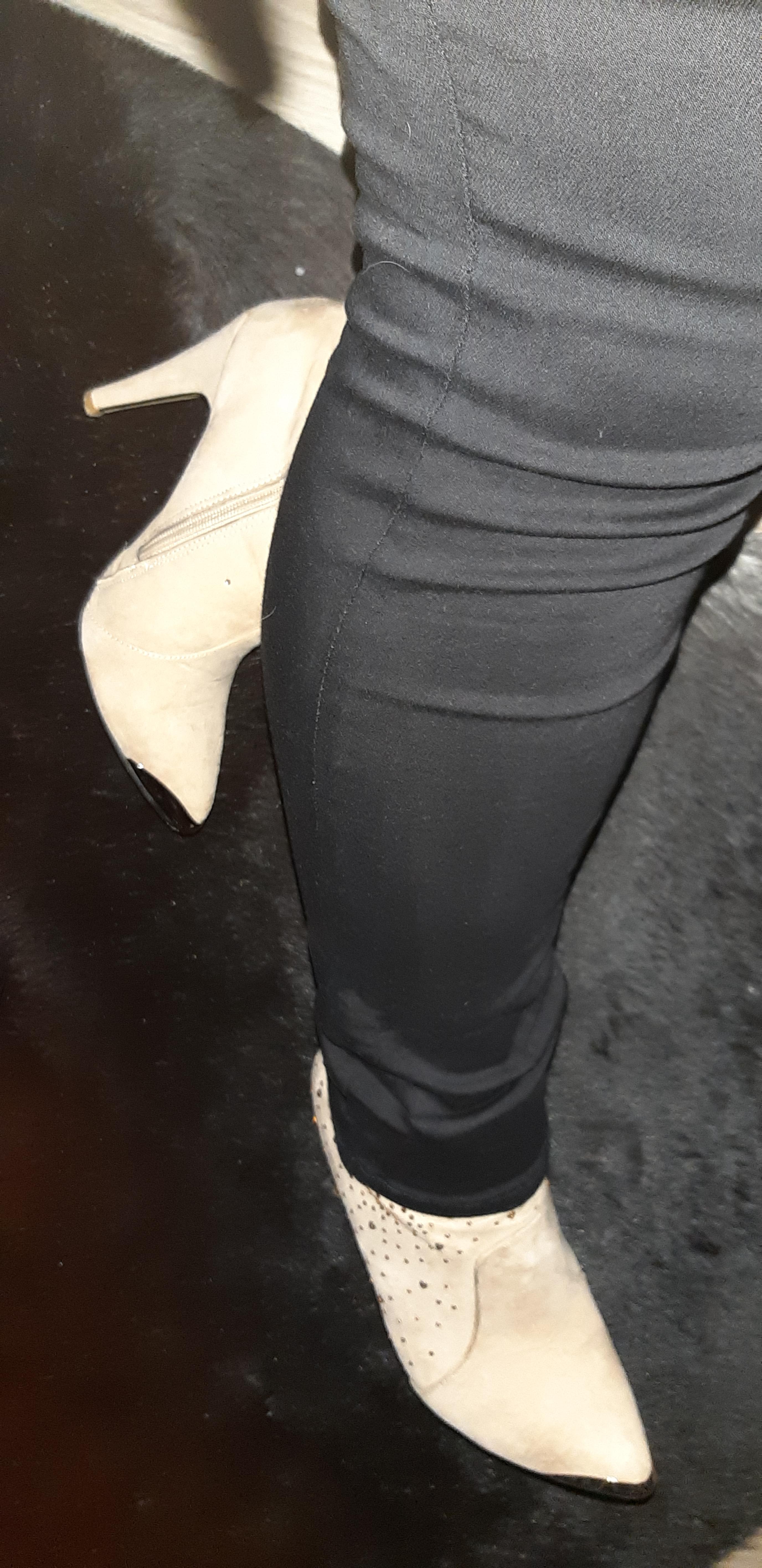 The gold spots make them special... | Scrolller