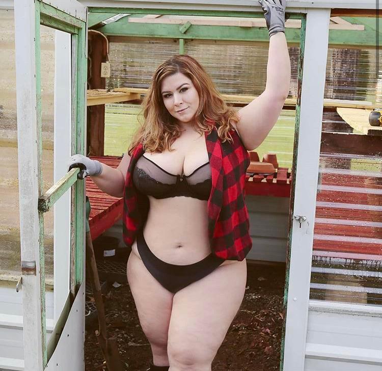 The gorgeous London Andrews | Scrolller