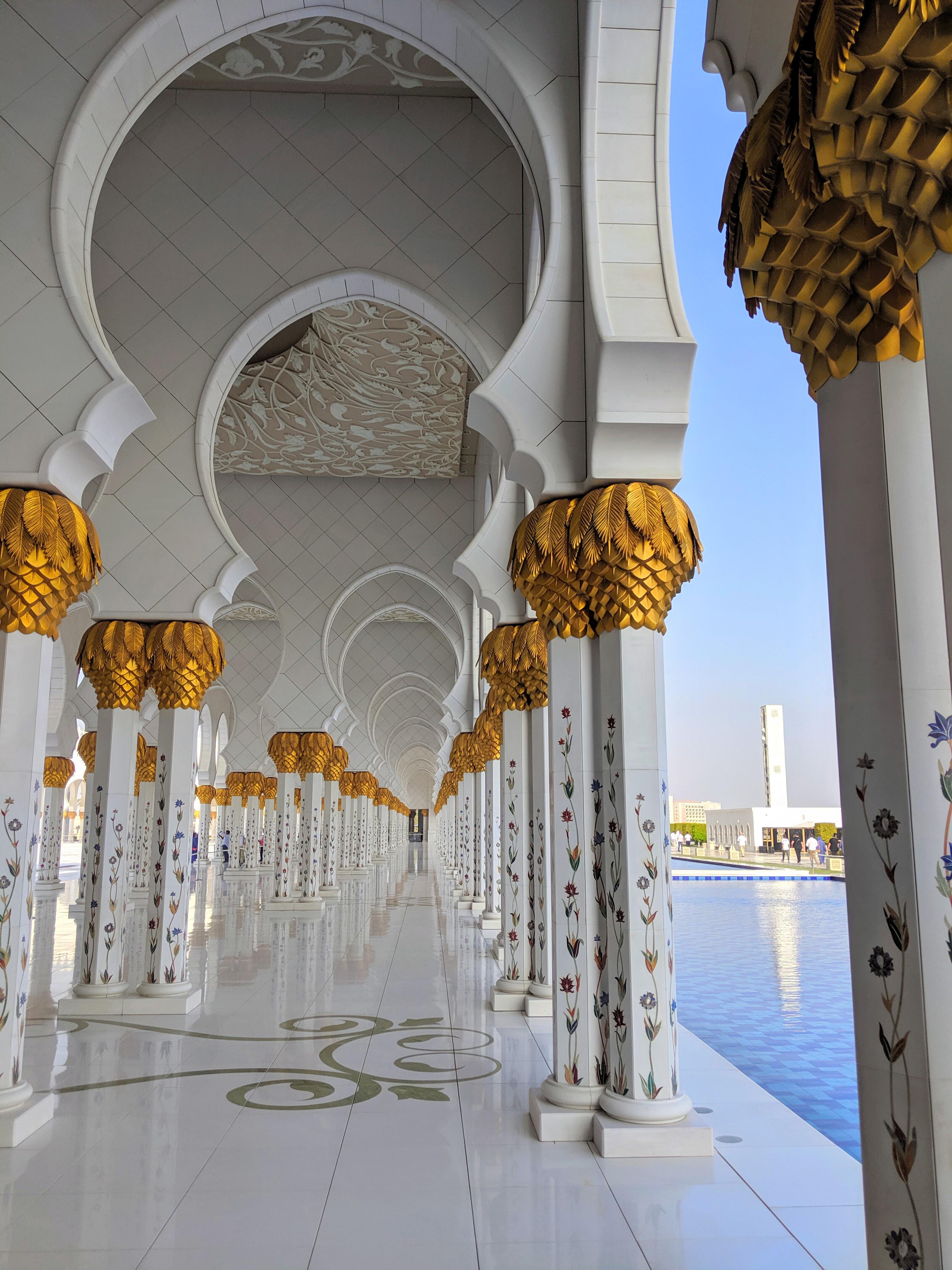 The Grand Mosque - Abu Dhabi | Scrolller