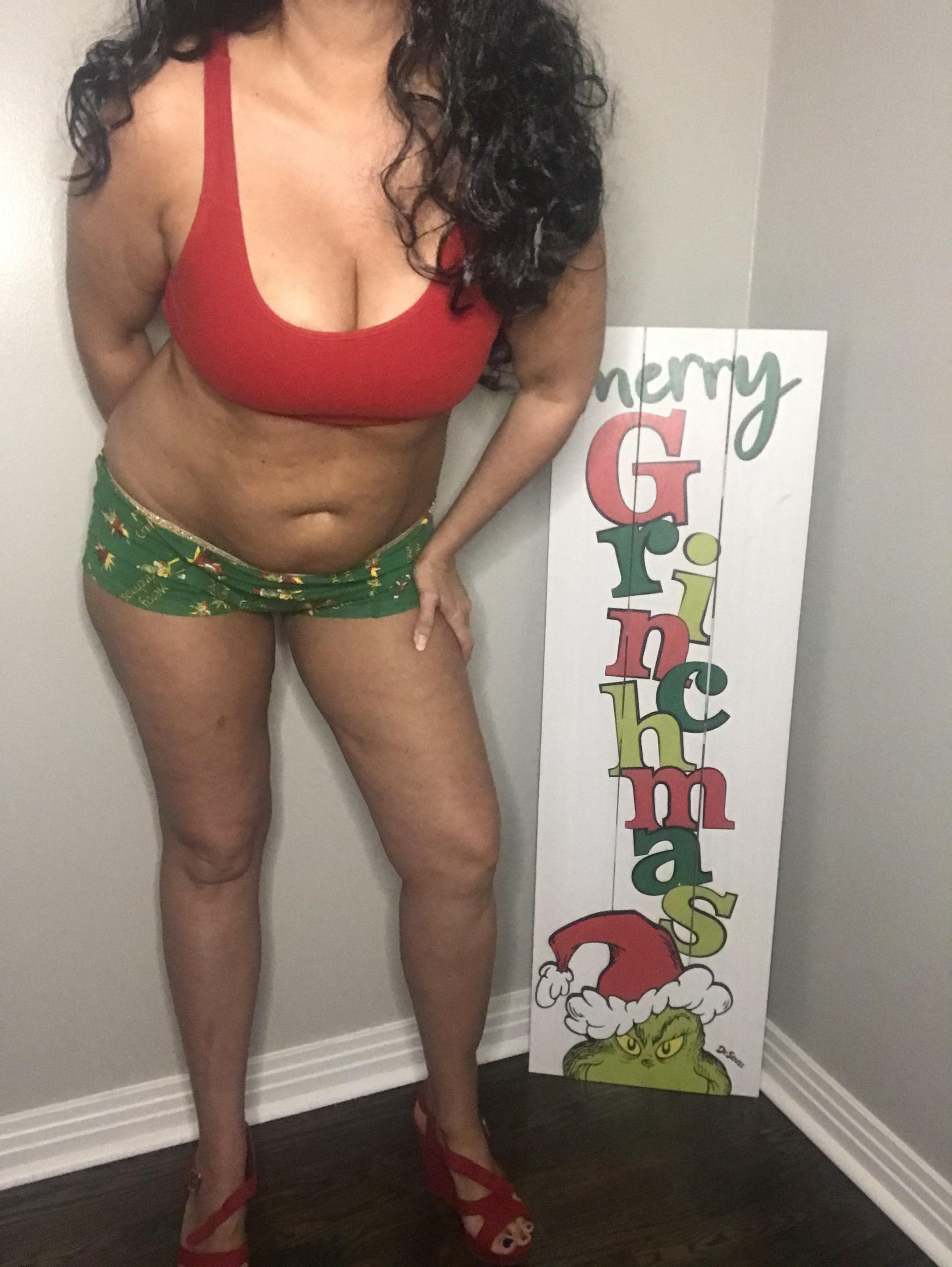 The grinch strikes again [F/39] | Scrolller