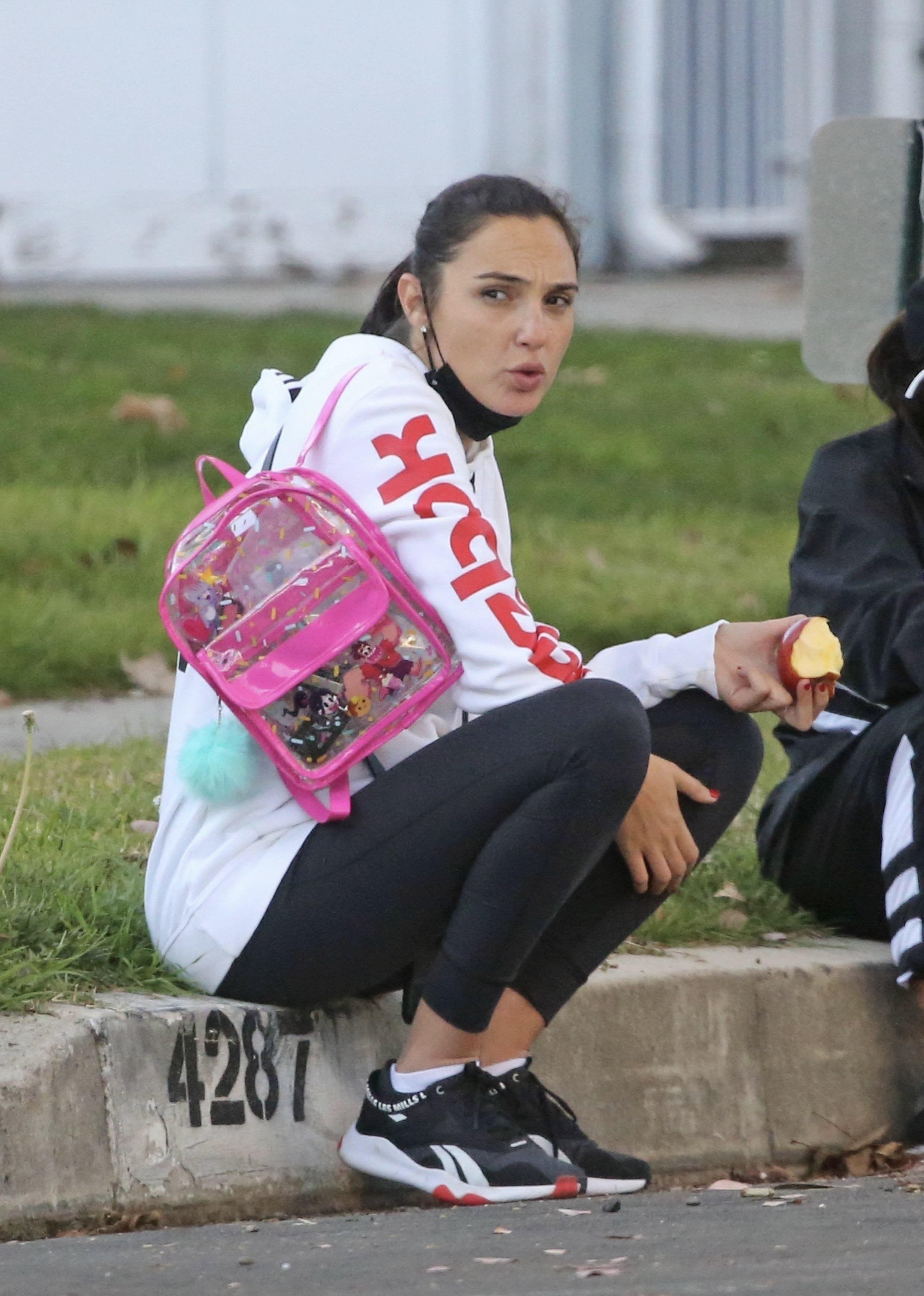 The Idea Of Milf Gal Gadot Squatting And Pulling Her Mask Down To Give