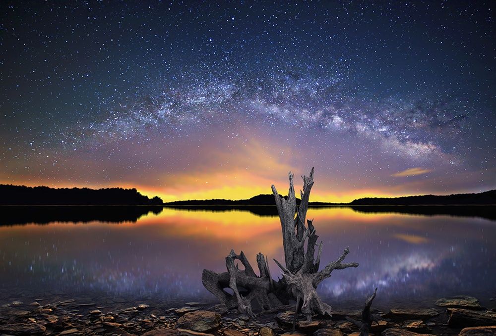 The Milky Way above Salt Fork Lake in Ohio | Scrolller