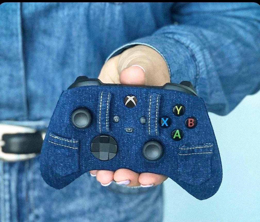 The new Xbox controller model | Scrolller
