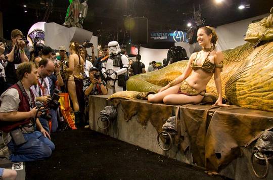 The outfit draws a crowd | Scrolller