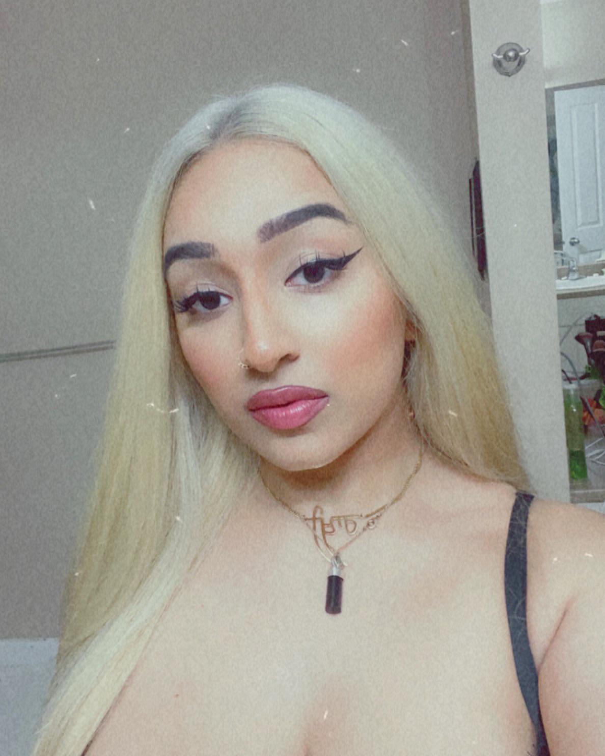 THE QUEEN IS BLONDE 👱‍♀️ 🔥😍 she can kill any look | Scrolller