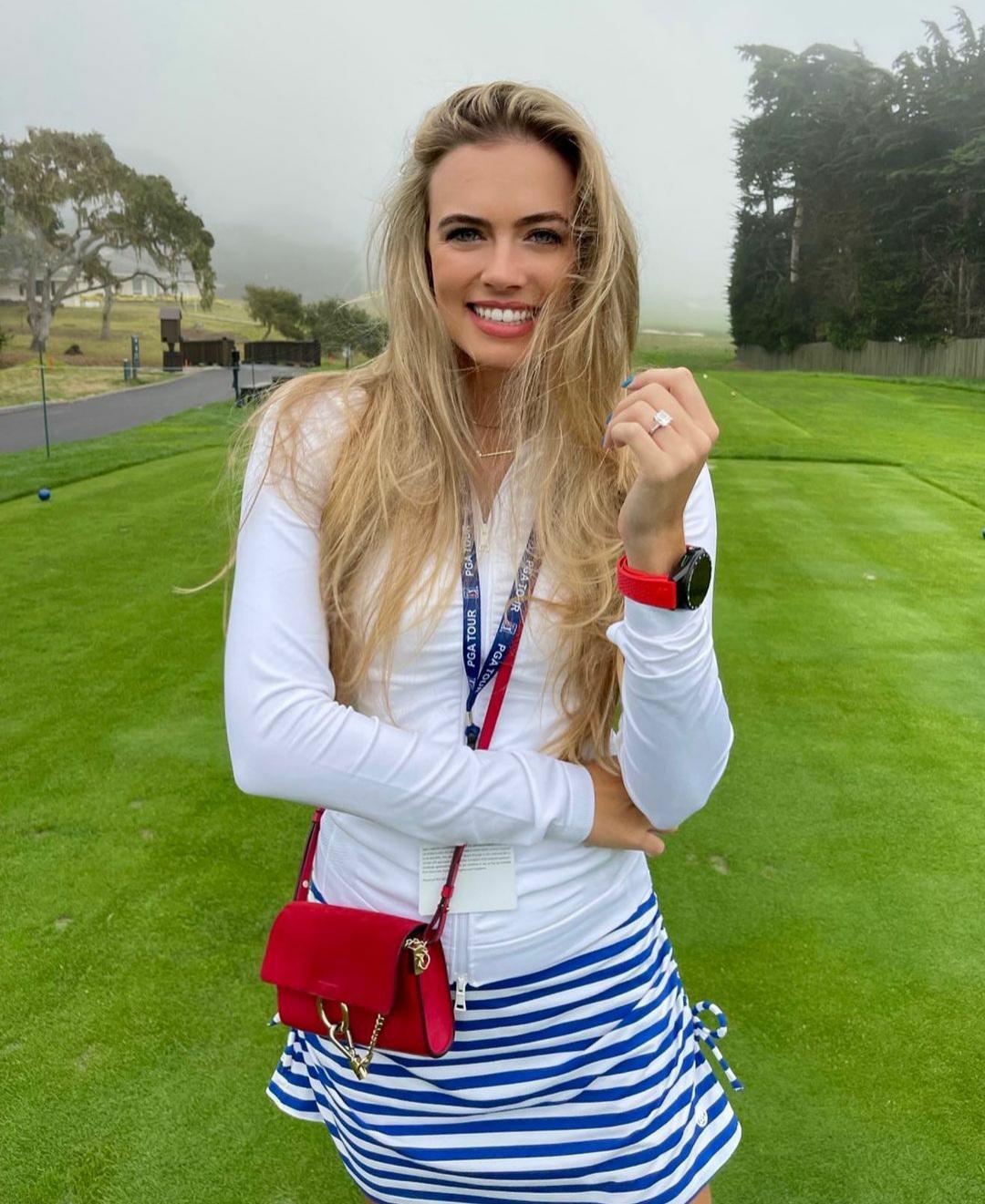 The queen on a golf course | Scrolller