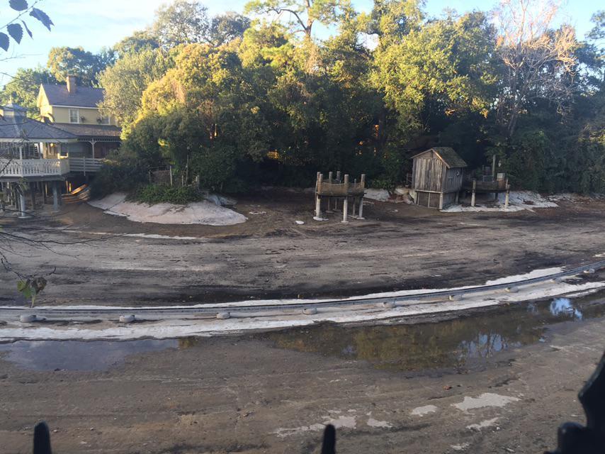 The river surrounding Tom Sawyer’s Island at Walt Disney World, FL, has ...