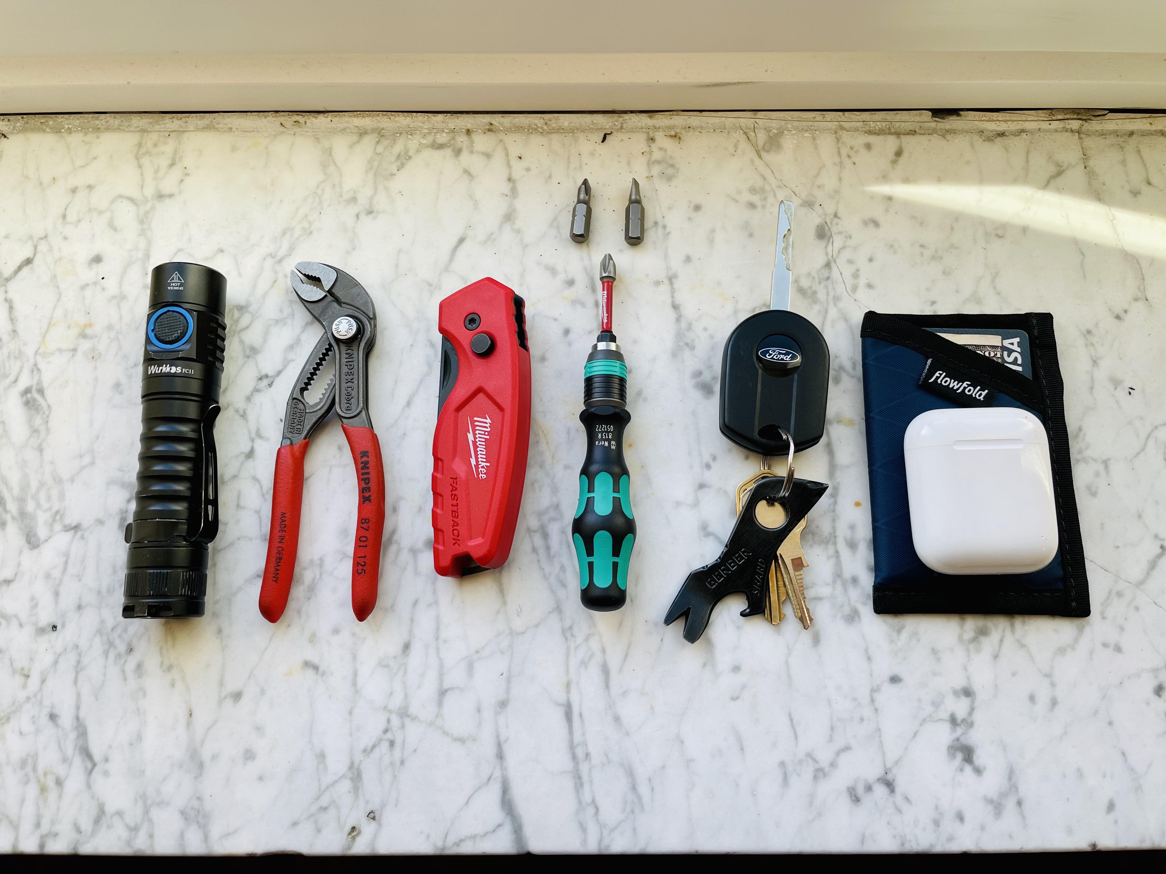 The “small but mighty” EDC starter kit | Scrolller