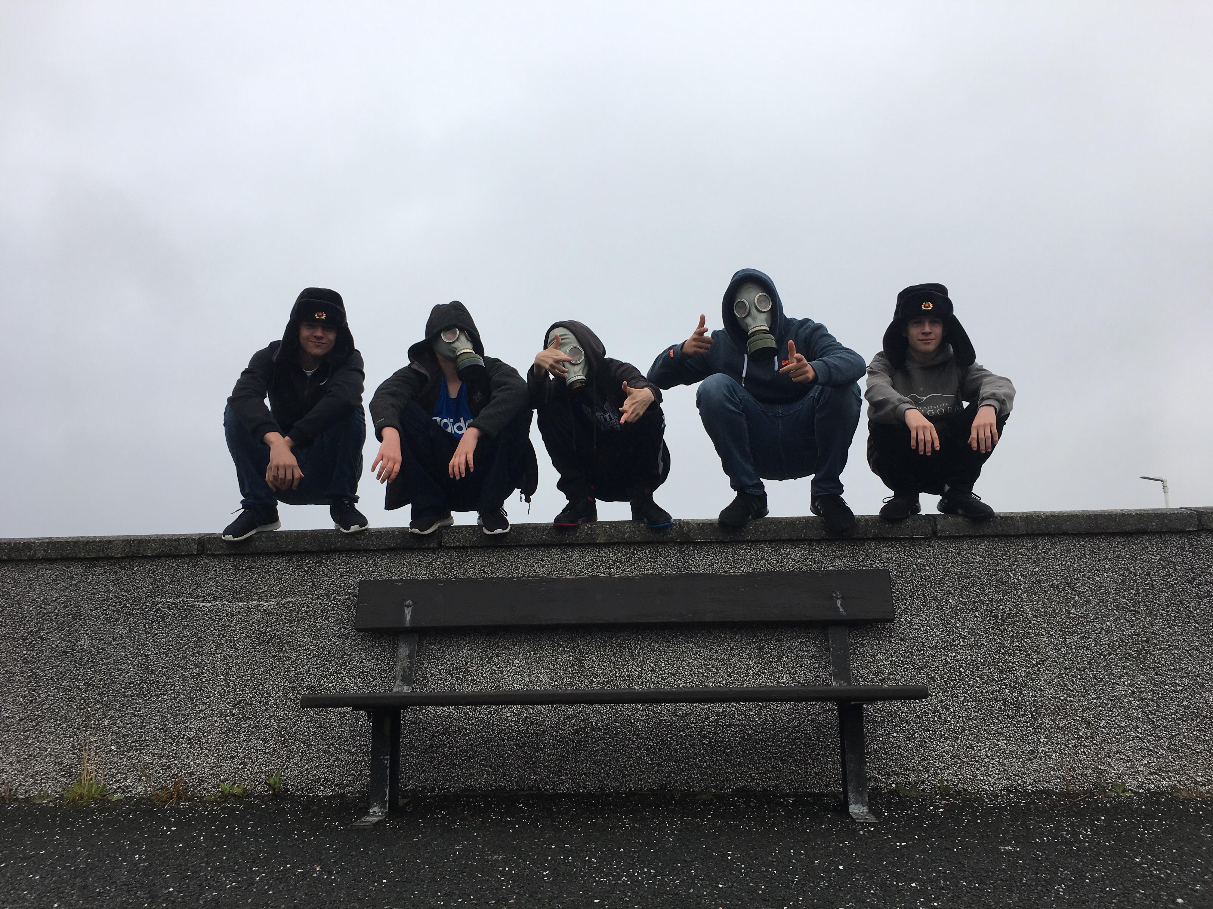 The squad squat | Scrolller