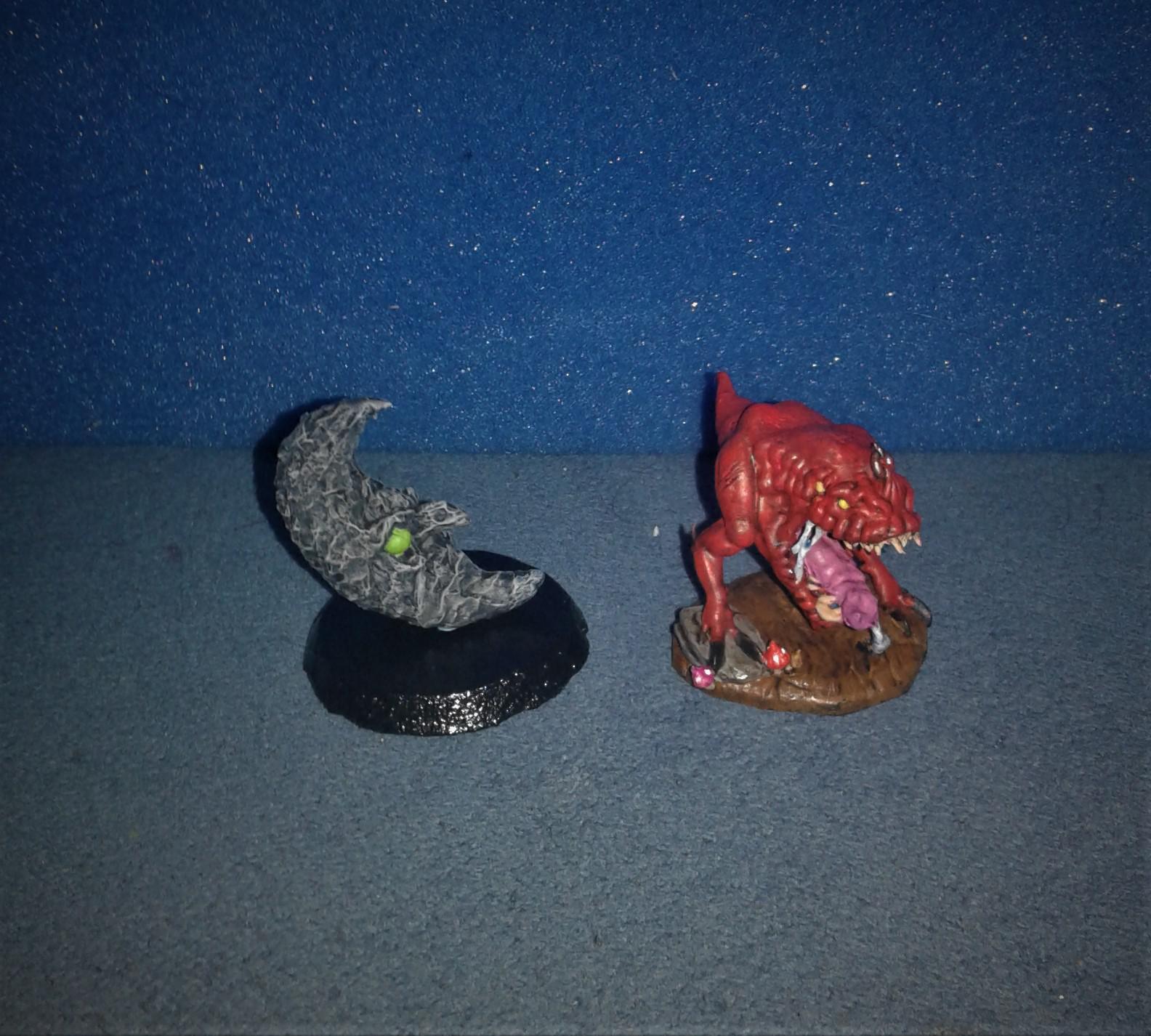 The Start to my new army : A Bad Moon token & Cave Squig (still need to paint the Loonboss rider ...