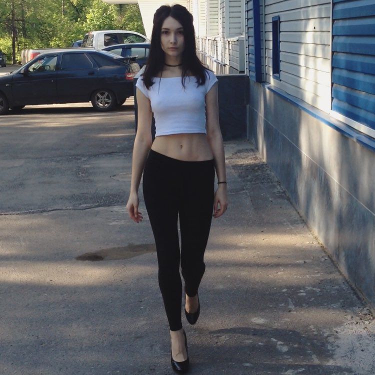 The way she walks | Scrolller