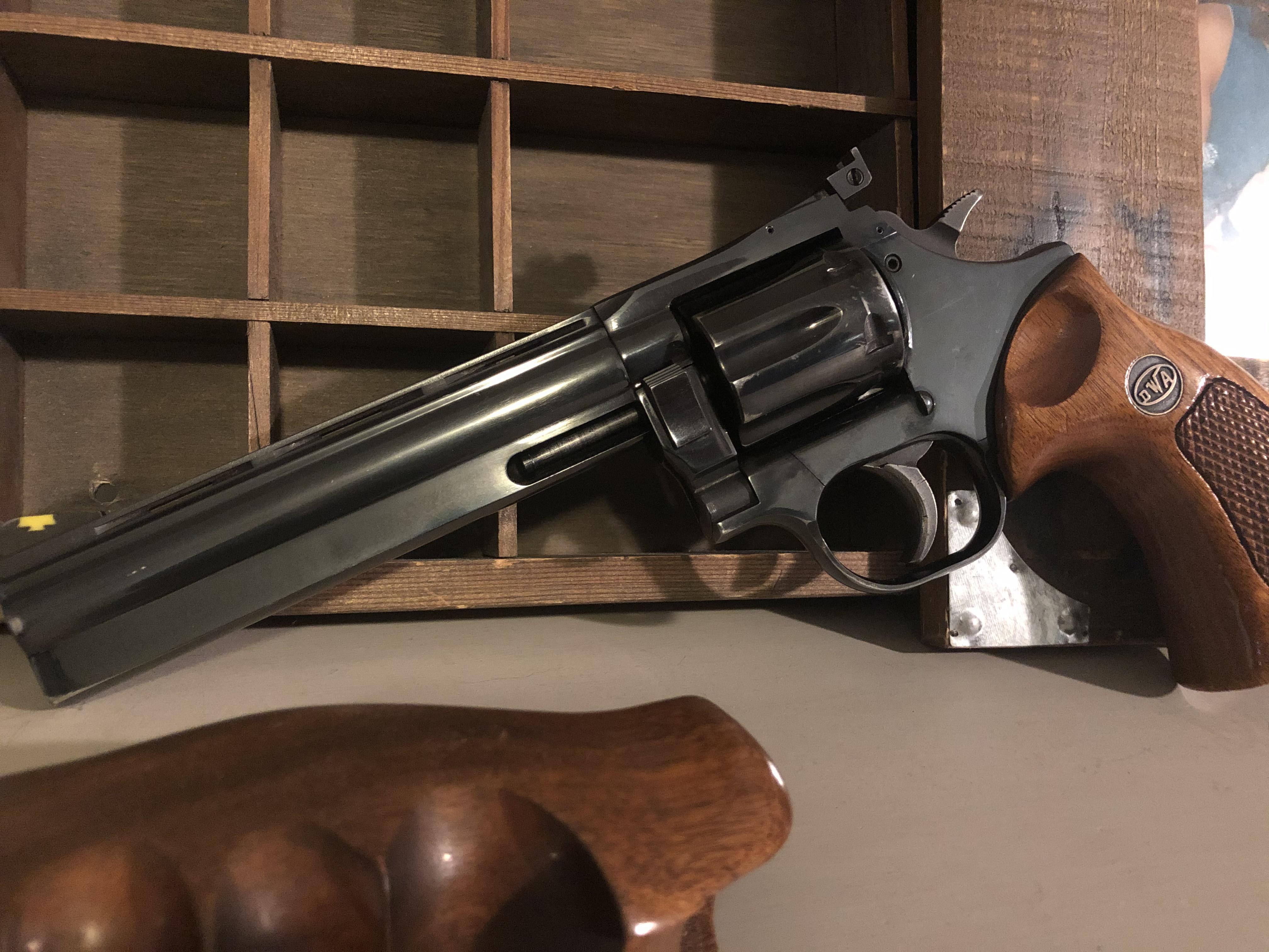 The world needs more Dan Wesson revolvers | Scrolller