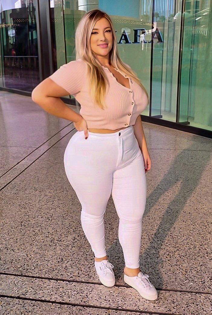 Squeezed in White | Scrolller