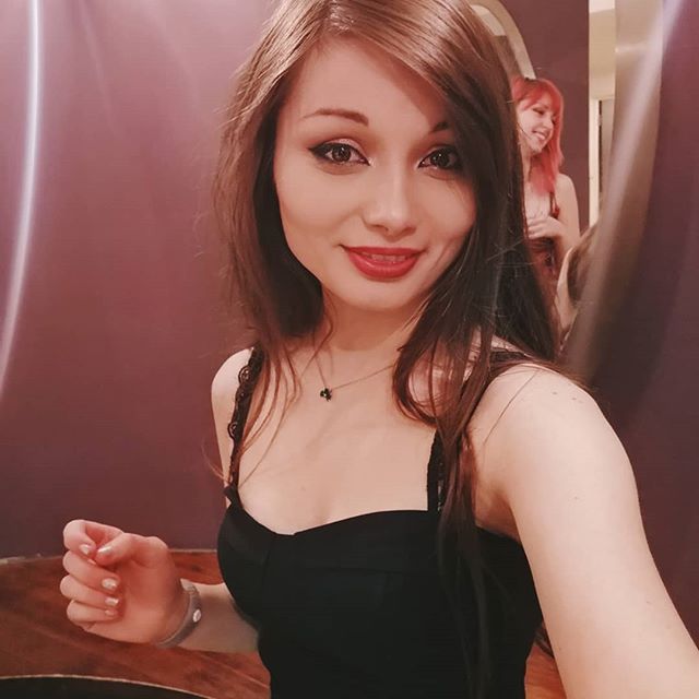 Them cheekbones | Scrolller