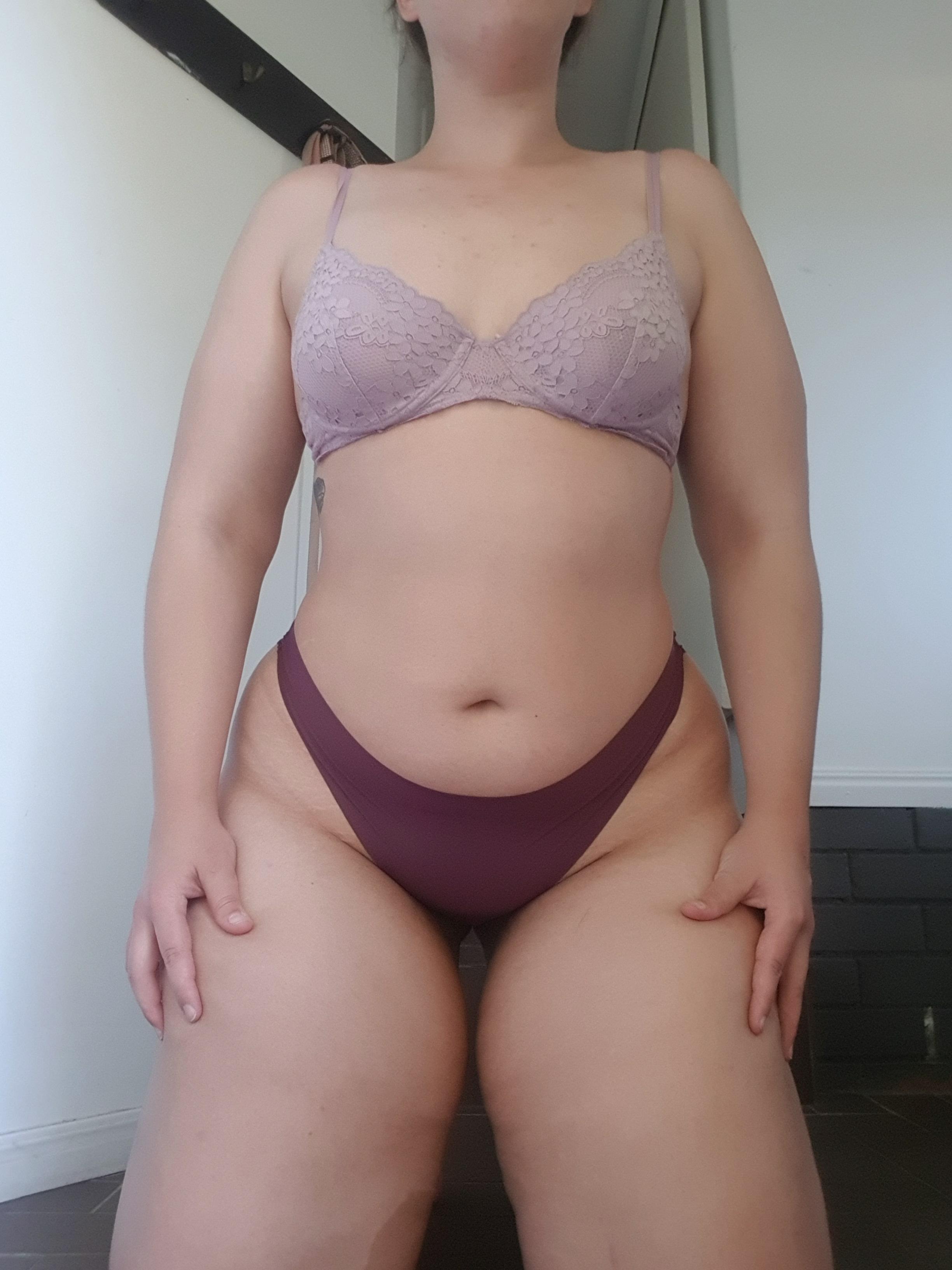 Do you like my wide hips? | Scrolller