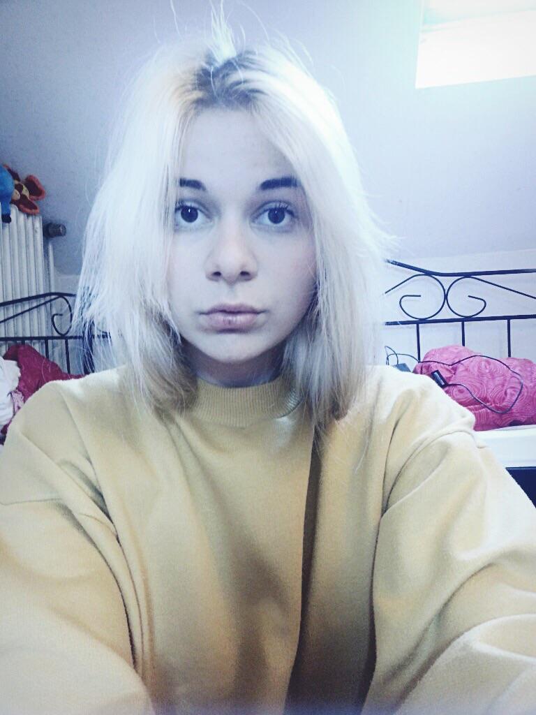 There goes my long hair 🙈 F18 | Scrolller