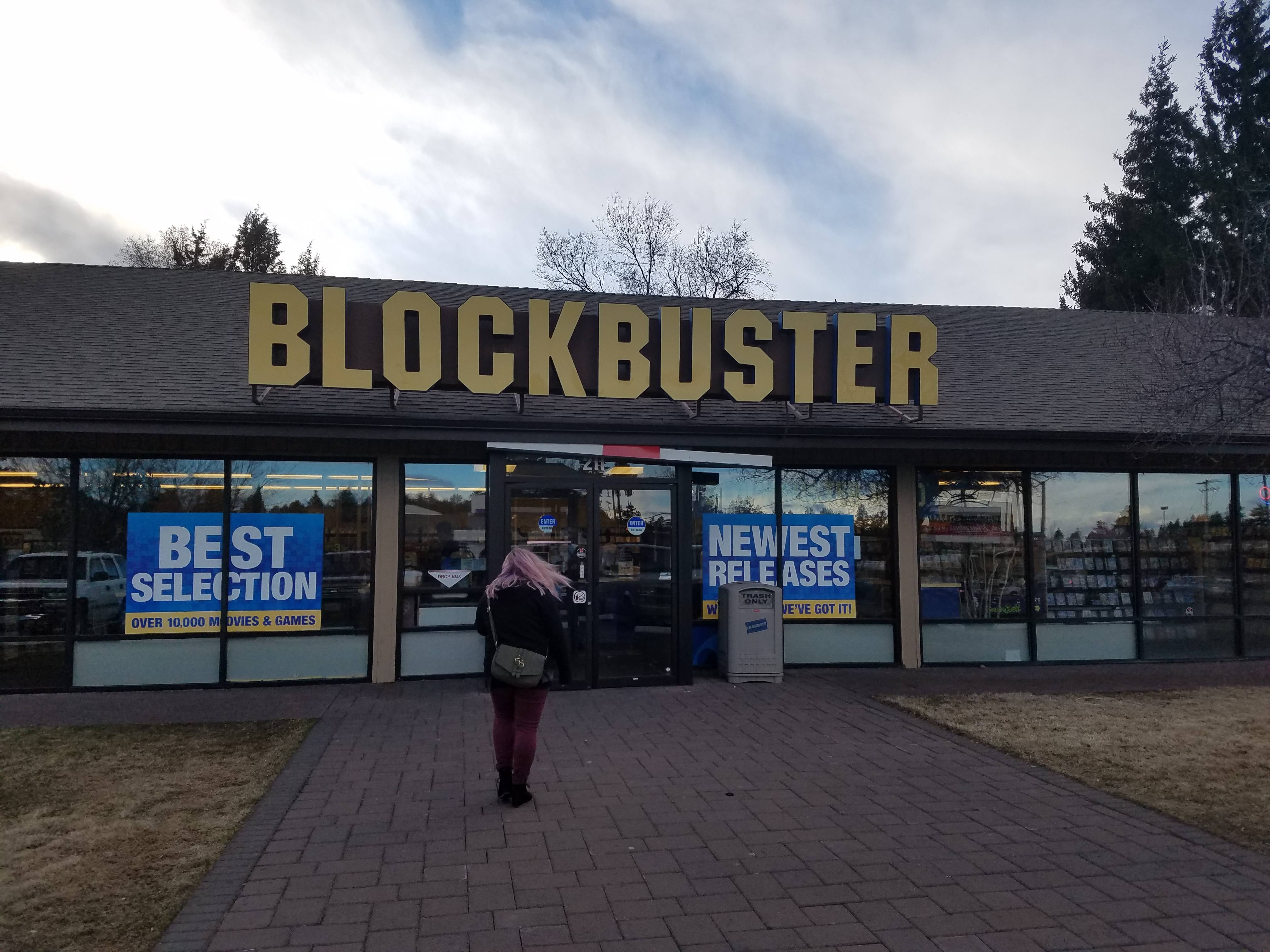 There's a fully operational Blockbuster in my town | Scrolller