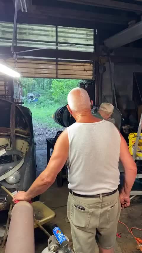 These dudes starting their jet engine for the first time | Scrolller