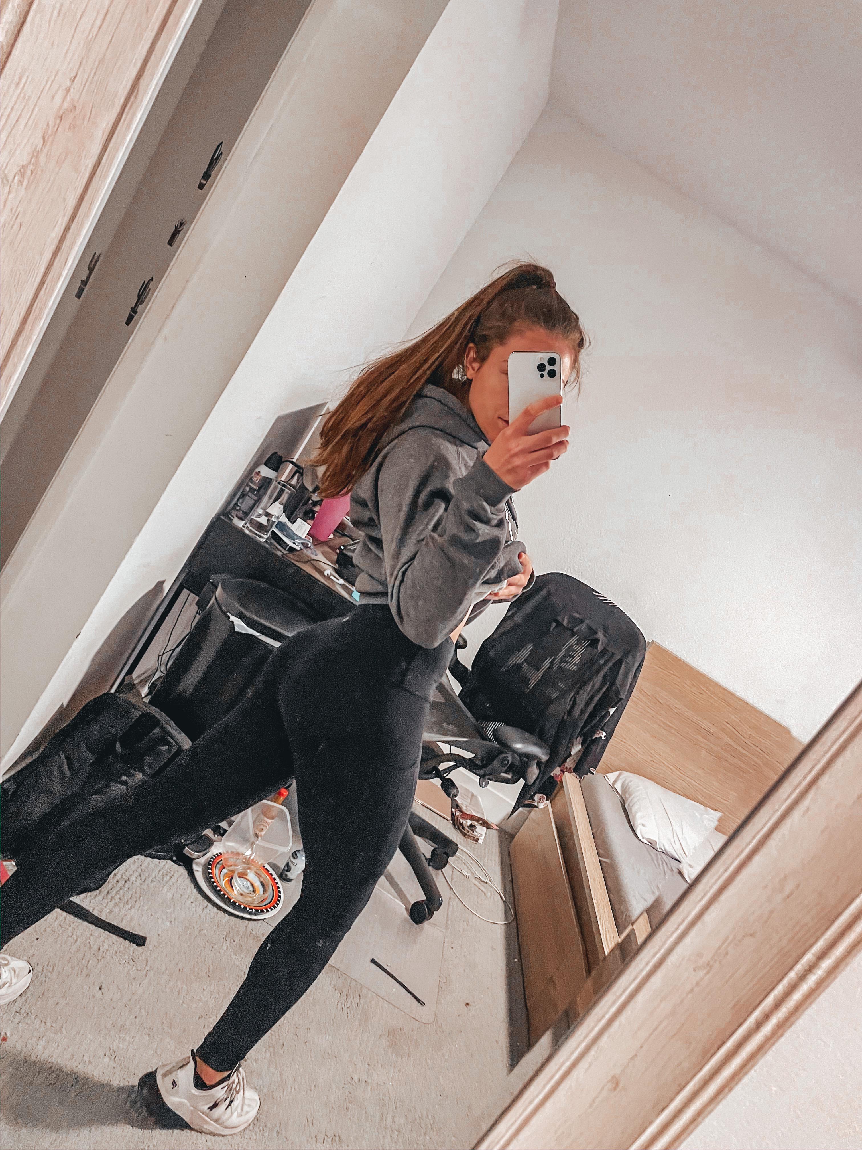 thicc thighs and tight butt | Scrolller