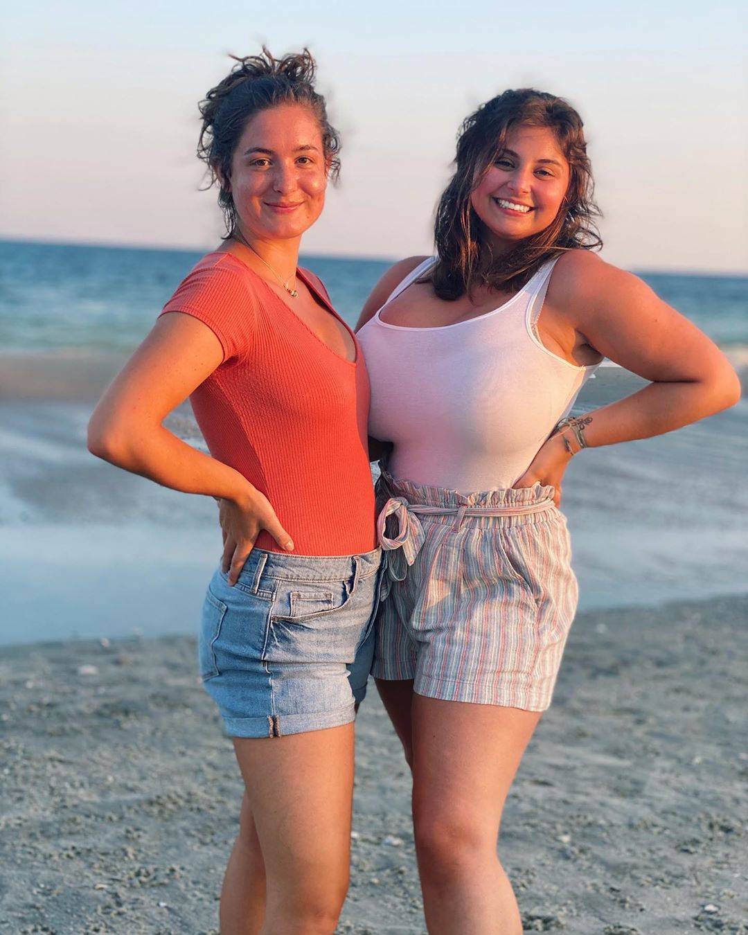 Thick and busty | Scrolller