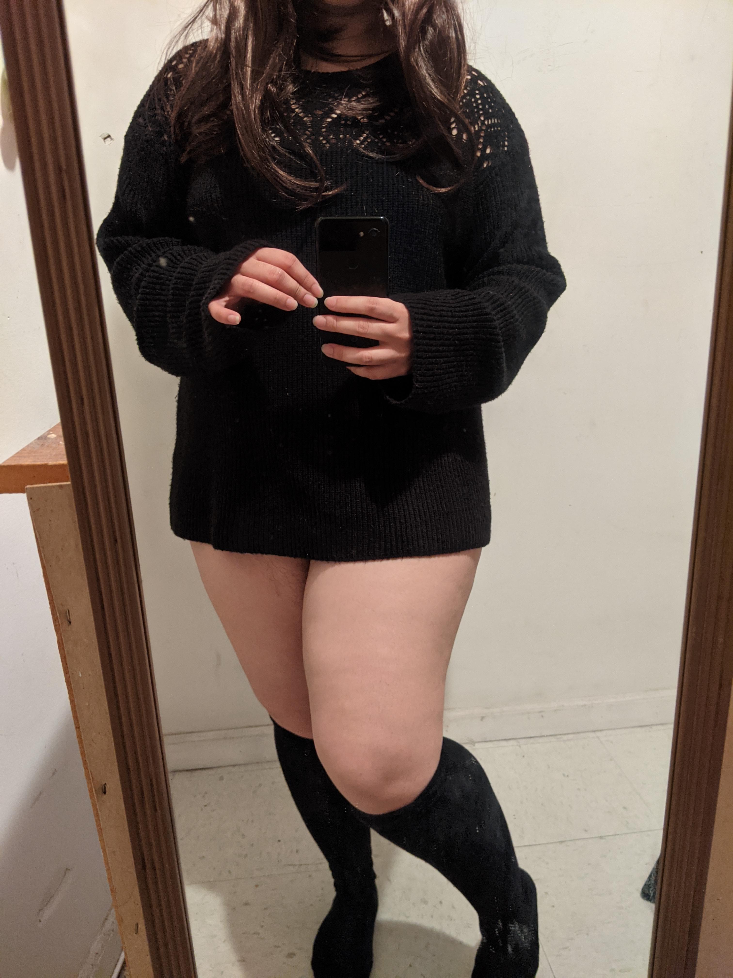 Thick legs looking snug! | Scrolller