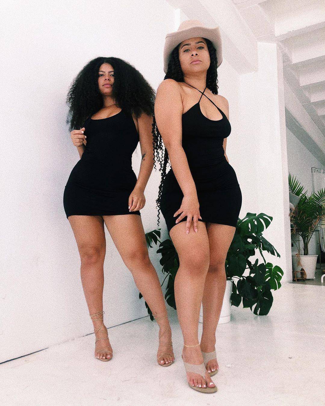 Thick sisters. | Scrolller