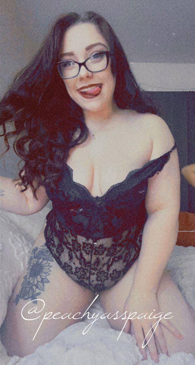 Thick thighs save lives | Scrolller