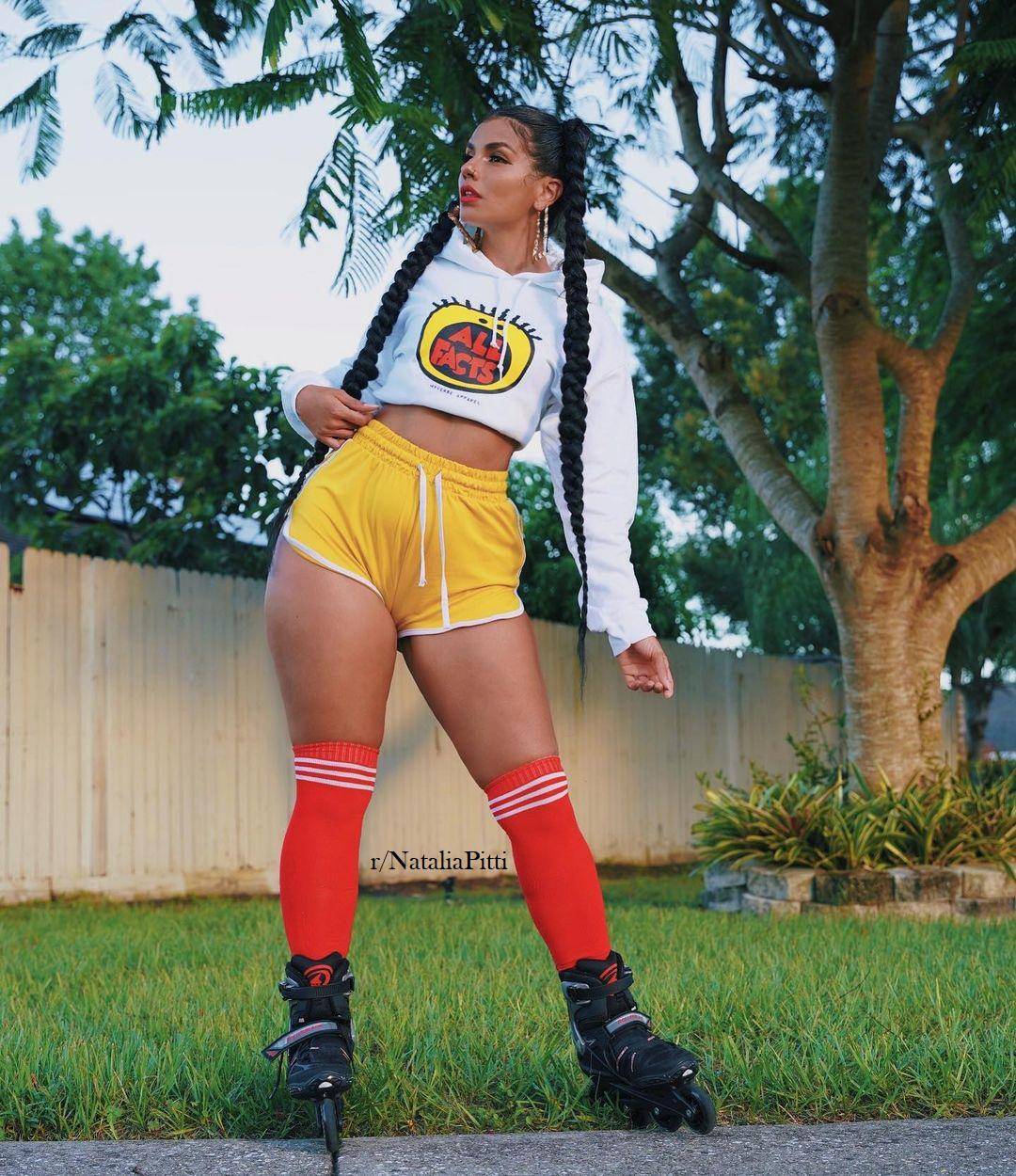 Thighs on display | Scrolller