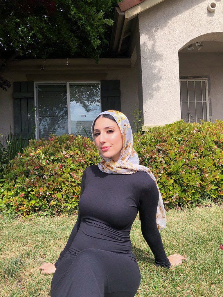 Thight clothes | Scrolller