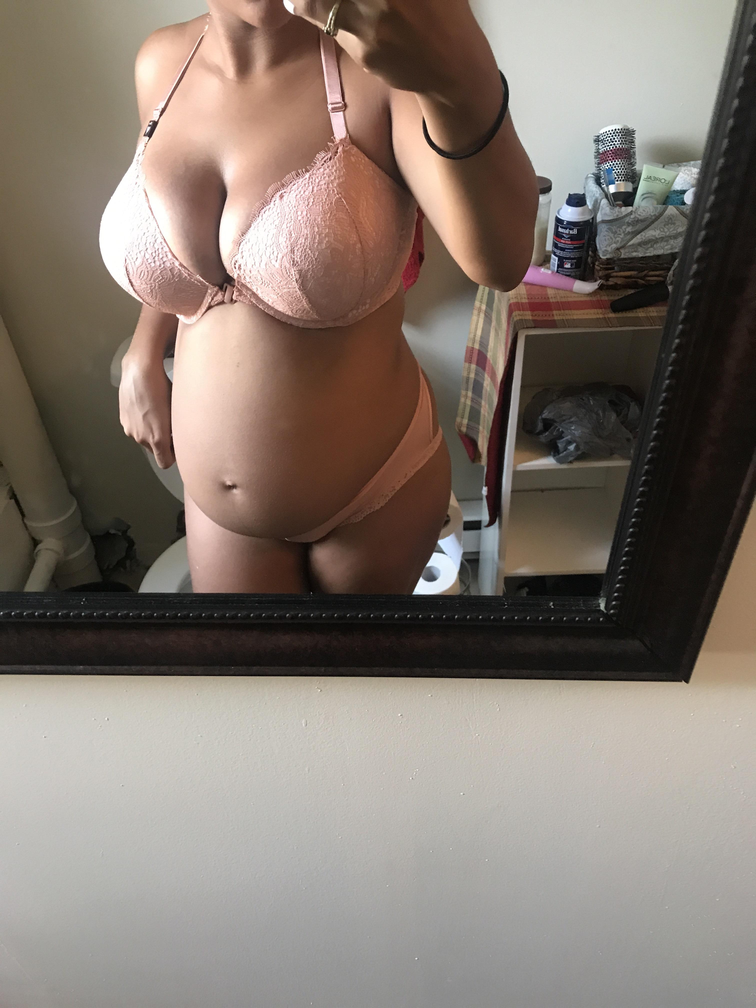 Third trimester, & third time moving up a bra size . | Scrolller