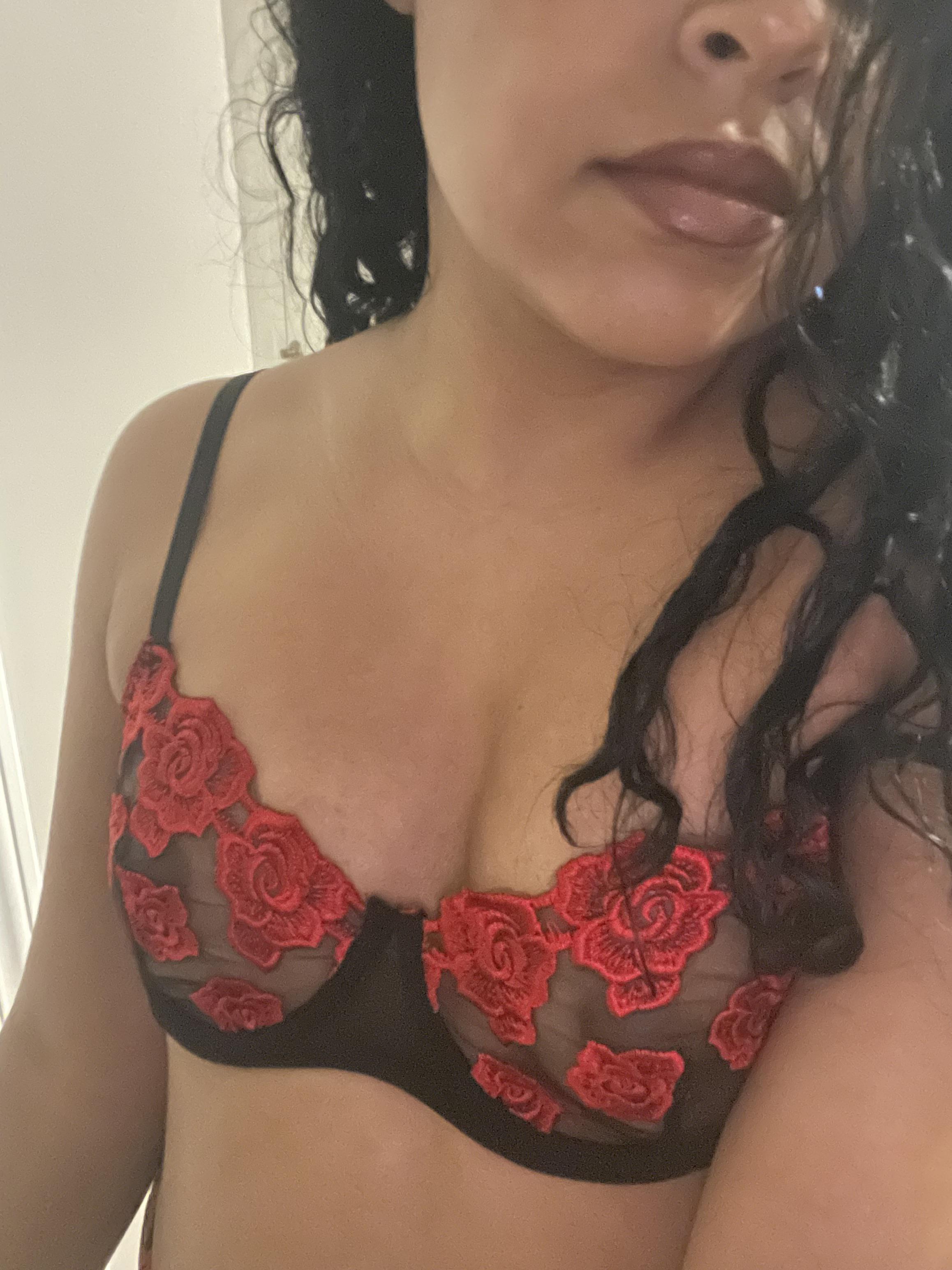 This are my favorite type of bras 😉 wear them all the time | Scrolller