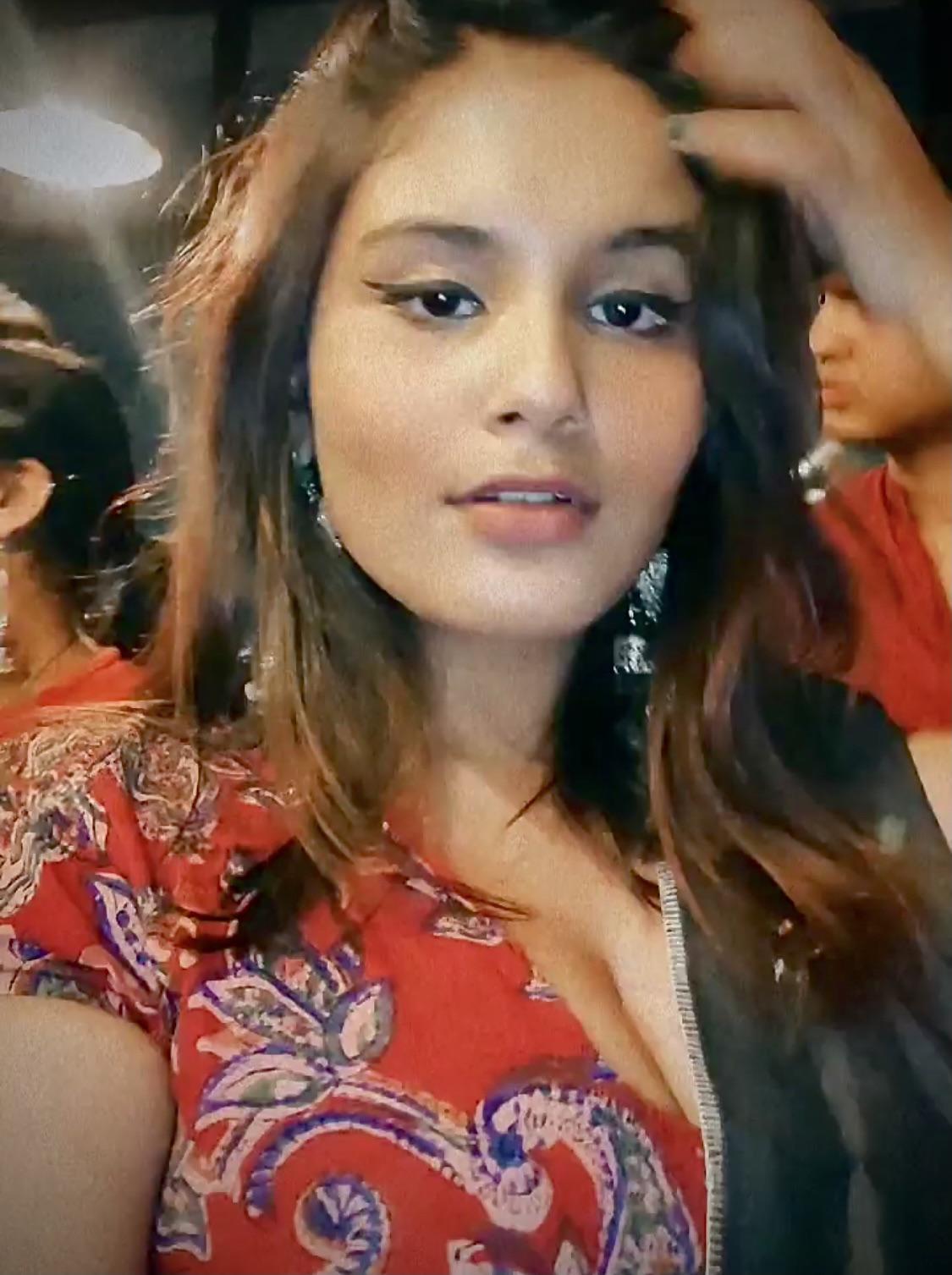 This curvy teen can make anything slutty | Scrolller