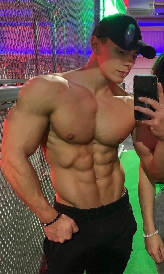 This fit hunk? | Scrolller