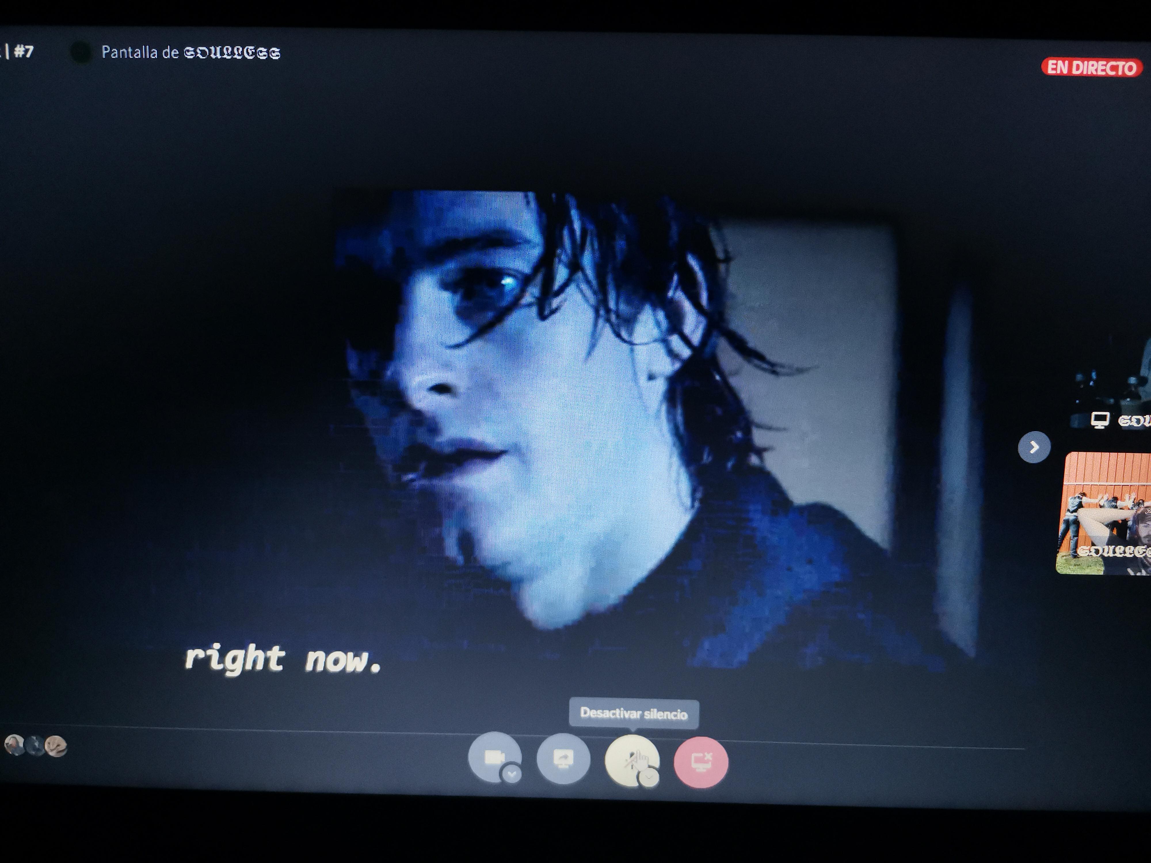This guy streamed his Netflix on a discord Channel so everyone could watch the movie with him ...