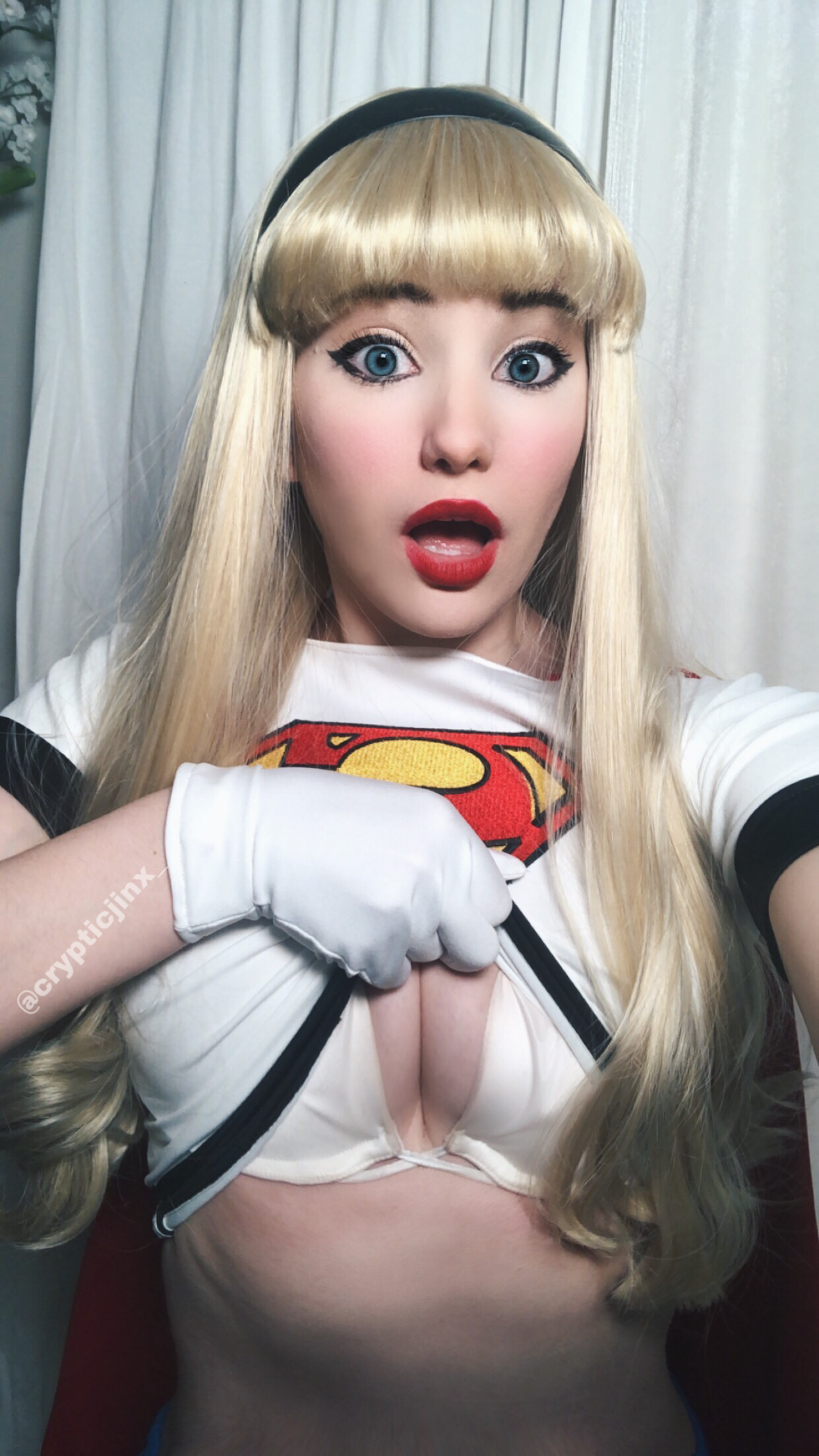 This is all the cleavage she shows in the new set | Scrolller