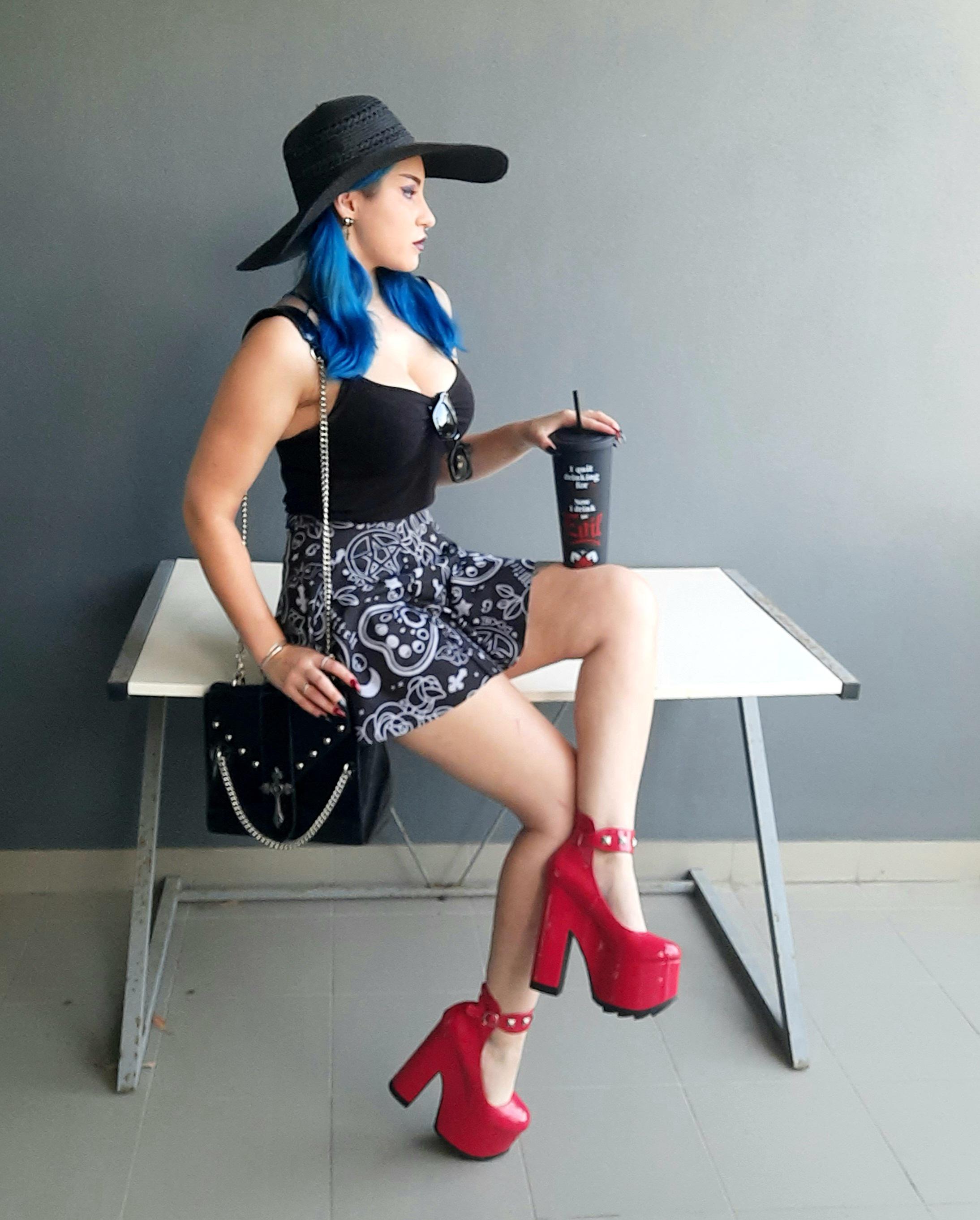 This is my summer goth aesthetic 💙 🖤👌 | Scrolller