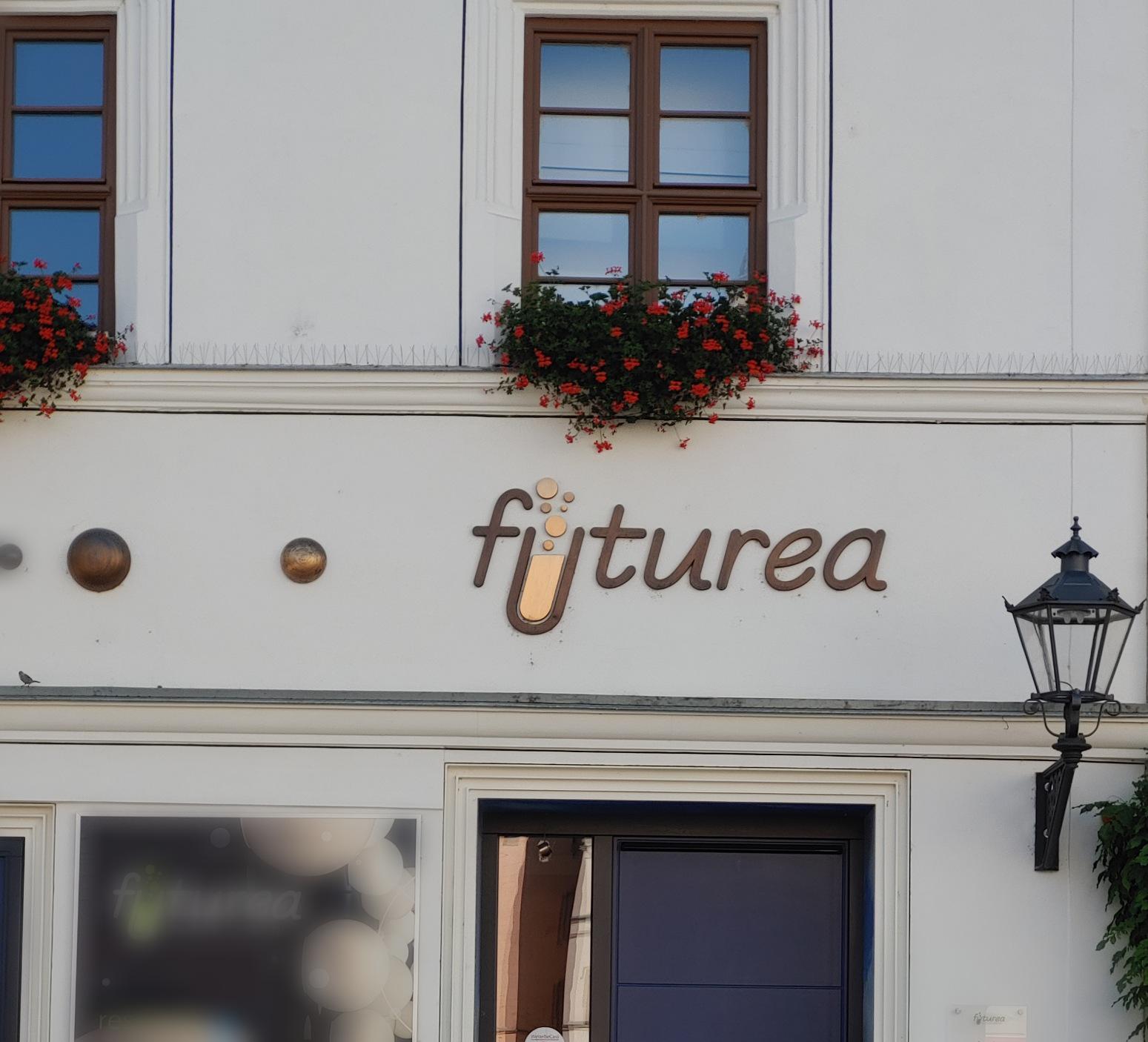 this museum's sign | Scrolller