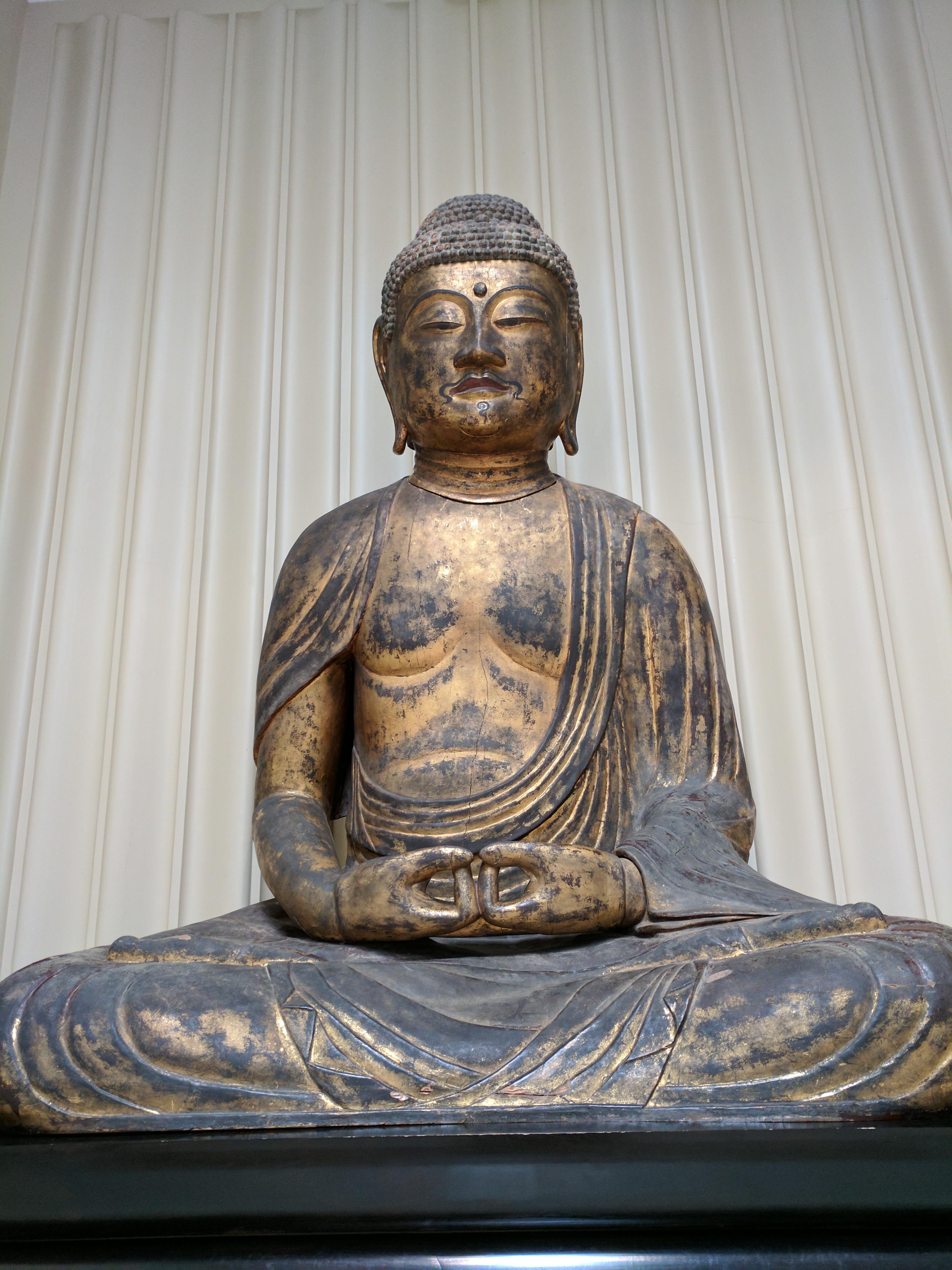 This statue at The Nelson Atkins Museum of Art had such presence. | Scrolller