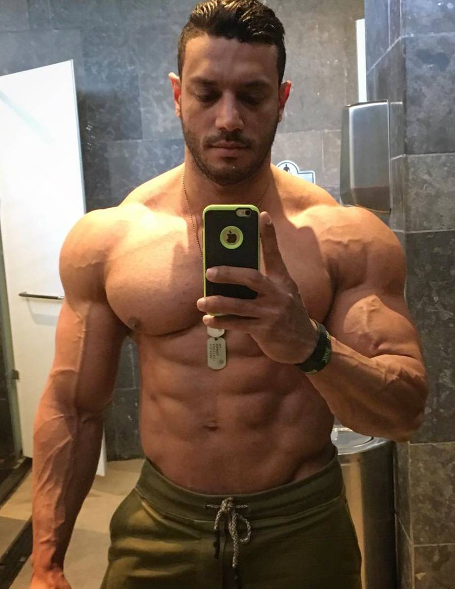 Those arms and pecs | Scrolller