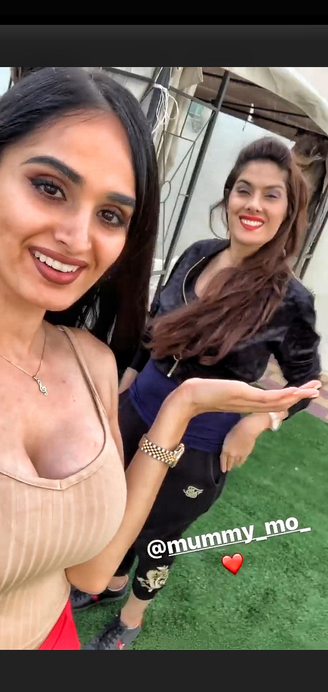 Those tits can't be hidden 🤤 | Scrolller