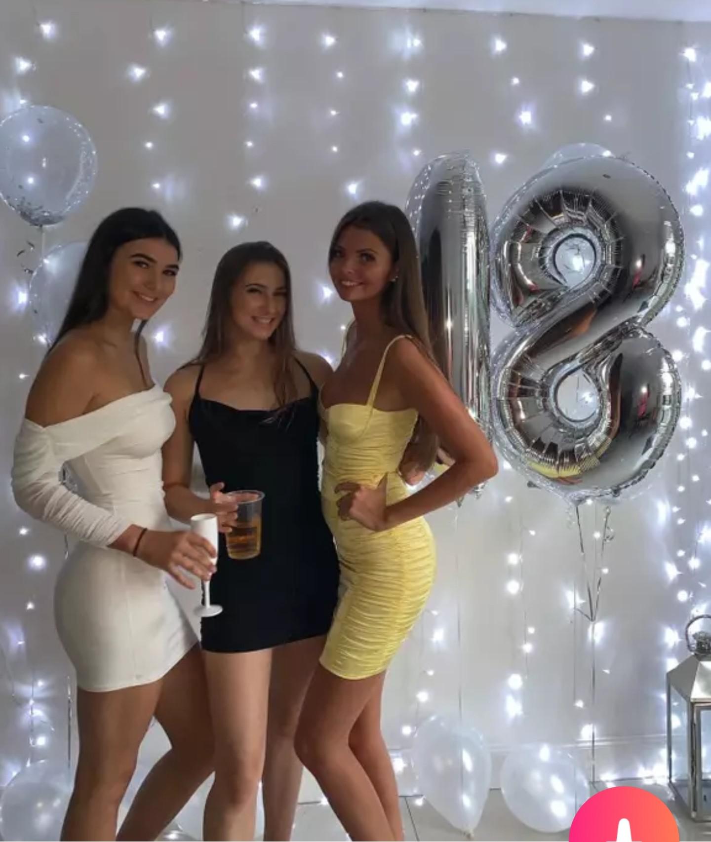 Three cute stunners | Scrolller