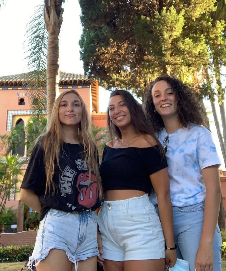 Three friends [3] | Scrolller